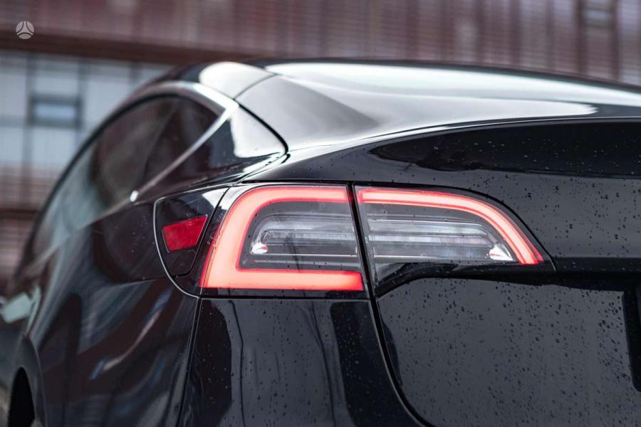 Black Tesla Model 3 2018 in Klaipeda, with an engine capacity of 0.00 L and mileage of 196 thousand km for 15800 €, photo 30 on AUTOMOTO.COM.LV