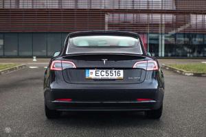 Black Tesla Model 3 2018 in Klaipeda, with an engine capacity of 0.00 L and mileage of 196 thousand km for 15800 €, photo 31 on AUTOMOTO.COM.LV