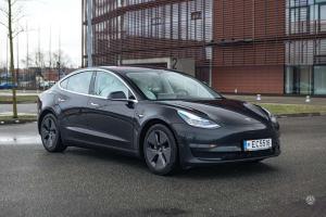 Black Tesla Model 3 2018 in Klaipeda, with an engine capacity of 0.00 L and mileage of 196 thousand km for 15800 €, photo 33 on AUTOMOTO.COM.LV
