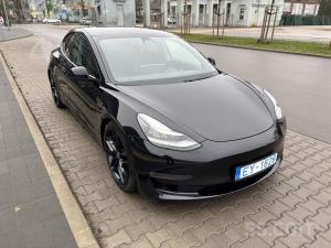 Melns Tesla Model 3 2019 Rīga, ar dzinēja tilpumu 0.00 L un nobraukumu 129 tūkst. km par 19500 €, foto  vietnē AUTOMOTO.COM.LV