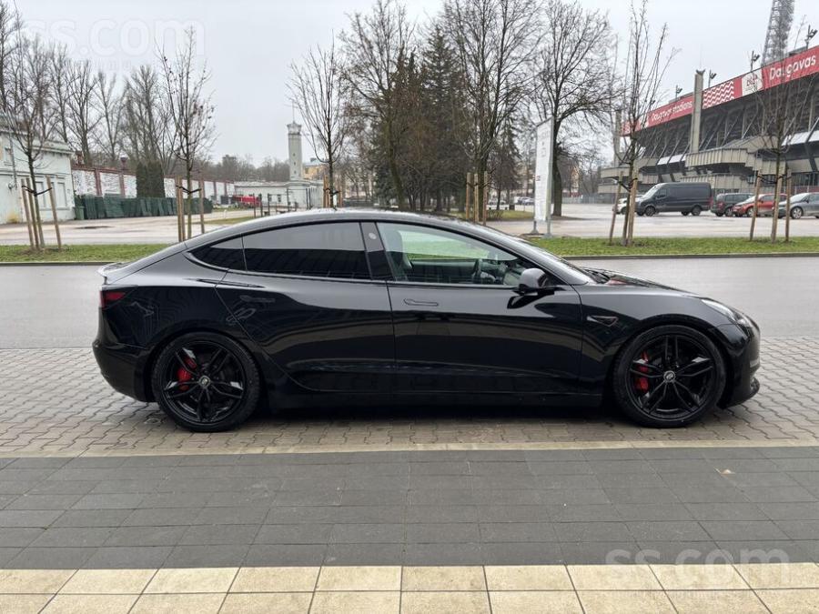 Melns Tesla Model 3 2019 Rīga, ar dzinēja tilpumu 0.00 L un nobraukumu 129 tūkst. km par 19500 €, foto 3 vietnē AUTOMOTO.COM.LV