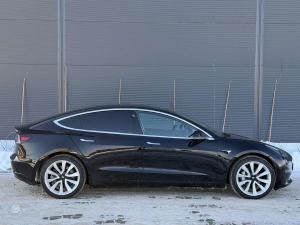 Black Tesla Model 3 2019 in Vilnius, with an engine capacity of 0.00 L and mileage of 174 thousand km for 18600 €, photo 6 on AUTOMOTO.COM.LV