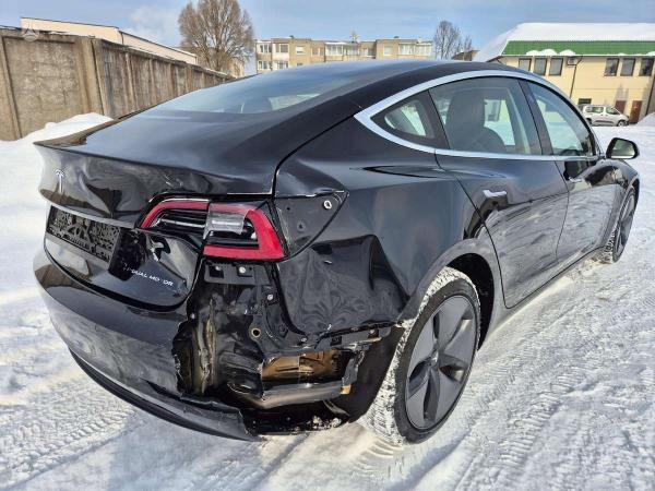 Black Tesla Model 3 2019 in Mazeikiai, with an engine capacity of 0.00 L and mileage of 139 thousand km for 13900 €, photo 4 on AUTOMOTO.COM.LV