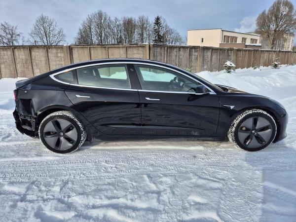Black Tesla Model 3 2019 in Mazeikiai, with an engine capacity of 0.00 L and mileage of 139 thousand km for 13900 €, photo 5 on AUTOMOTO.COM.LV