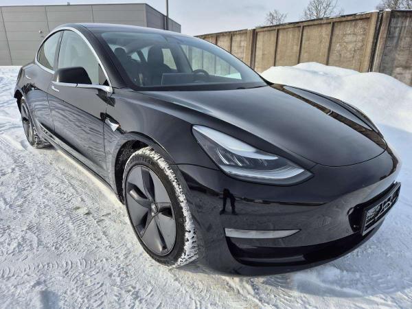 Black Tesla Model 3 2019 in Mazeikiai, with an engine capacity of 0.00 L and mileage of 139 thousand km for 13900 €, photo 6 on AUTOMOTO.COM.LV