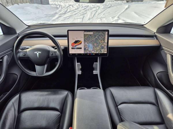 Black Tesla Model 3 2019 in Mazeikiai, with an engine capacity of 0.00 L and mileage of 139 thousand km for 13900 €, photo 9 on AUTOMOTO.COM.LV