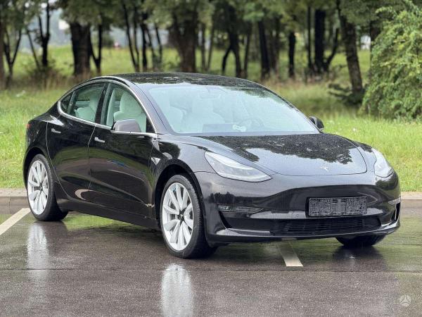 Black Tesla Model 3 2019 in Kaunas, with an engine capacity of 0.00 L and mileage of 197 thousand km for 16700 €, photo 3 on AUTOMOTO.COM.LV