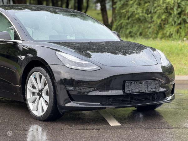 Black Tesla Model 3 2019 in Kaunas, with an engine capacity of 0.00 L and mileage of 197 thousand km for 16700 €, photo 4 on AUTOMOTO.COM.LV