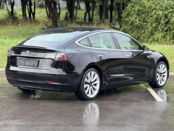 Black Tesla Model 3 2019 in Kaunas, with an engine capacity of 0.00 L and mileage of 197 thousand km for 16700 €, photo 5 on AUTOMOTO.COM.LV