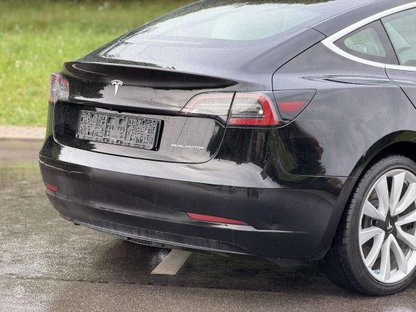 Black Tesla Model 3 2019 in Kaunas, with an engine capacity of 0.00 L and mileage of 197 thousand km for 16700 €, photo 6 on AUTOMOTO.COM.LV