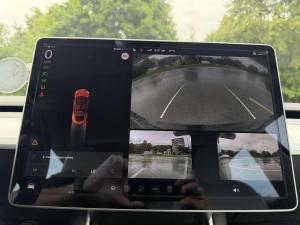 Black Tesla Model 3 2019 in Kaunas, with an engine capacity of 0.00 L and mileage of 197 thousand km for 16700 €, photo 16 on AUTOMOTO.COM.LV