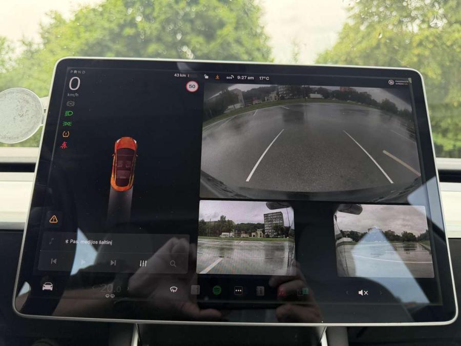 Black Tesla Model 3 2019 in Kaunas, with an engine capacity of 0.00 L and mileage of 197 thousand km for 16700 €, photo 16 on AUTOMOTO.COM.LV