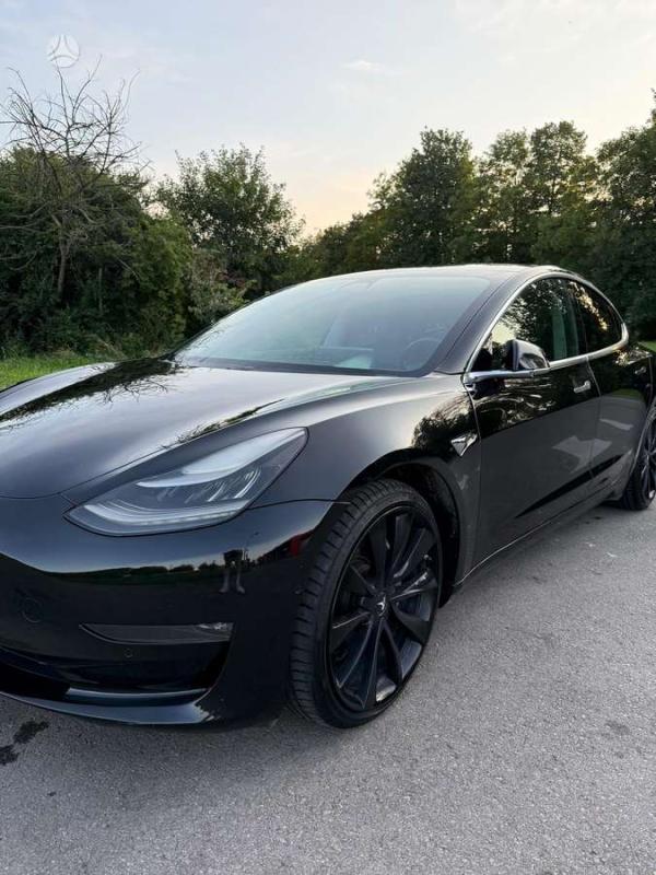 Melns Tesla Model 3 2019 Telšiai, ar dzinēja tilpumu 0.00 L un nobraukumu 193 tūkst. km par 19999 €, foto 1 vietnē AUTOMOTO.COM.LV