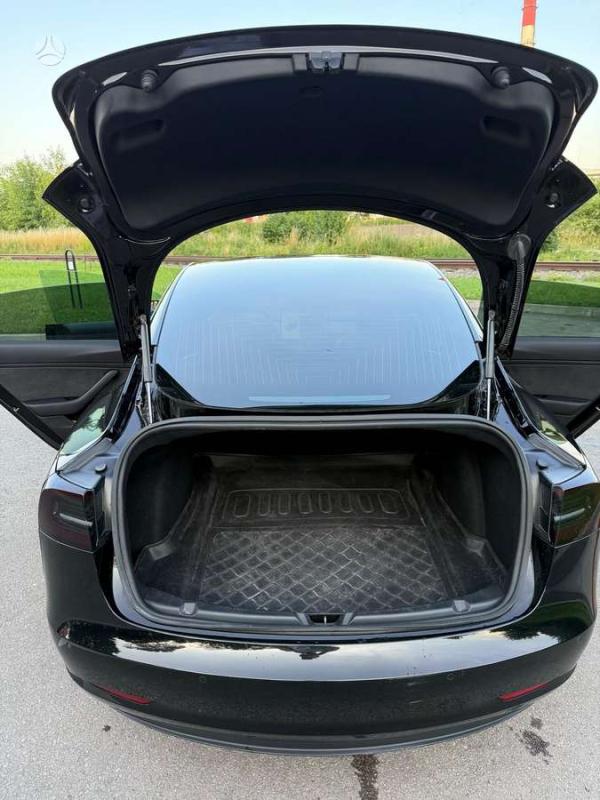 Melns Tesla Model 3 2019 Telšiai, ar dzinēja tilpumu 0.00 L un nobraukumu 193 tūkst. km par 19999 €, foto 5 vietnē AUTOMOTO.COM.LV