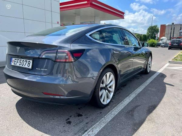 Black Tesla Model 3 2019 in Kaunas, with an engine capacity of 0.00 L and mileage of 300 thousand km for 13999 €, photo 7 on AUTOMOTO.COM.LV