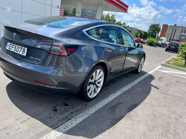 Black Tesla Model 3 2019 in Kaunas, with an engine capacity of 0.00 L and mileage of 300 thousand km for 13999 €, photo 10 on AUTOMOTO.COM.LV