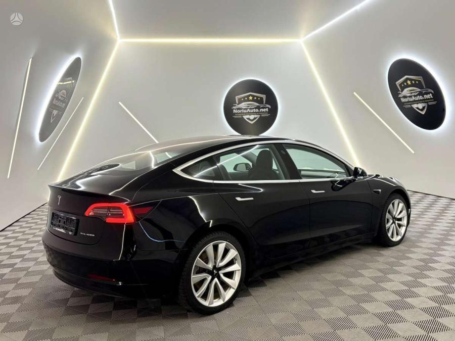 Black Tesla Model 3 2019 in Marijampole, with an engine capacity of 0.00 L and mileage of 102 thousand km for 20999 €, photo 8 on AUTOMOTO.COM.LV