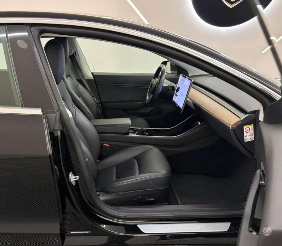 Black Tesla Model 3 2019 in Marijampole, with an engine capacity of 0.00 L and mileage of 102 thousand km for 20999 €, photo 19 on AUTOMOTO.COM.LV