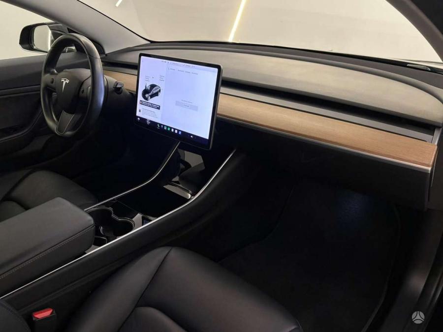 Black Tesla Model 3 2019 in Marijampole, with an engine capacity of 0.00 L and mileage of 102 thousand km for 20999 €, photo 20 on AUTOMOTO.COM.LV