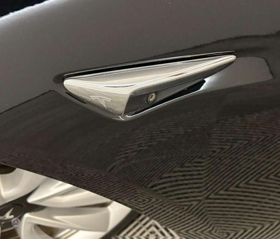 Black Tesla Model 3 2019 in Marijampole, with an engine capacity of 0.00 L and mileage of 102 thousand km for 20999 €, photo 24 on AUTOMOTO.COM.LV