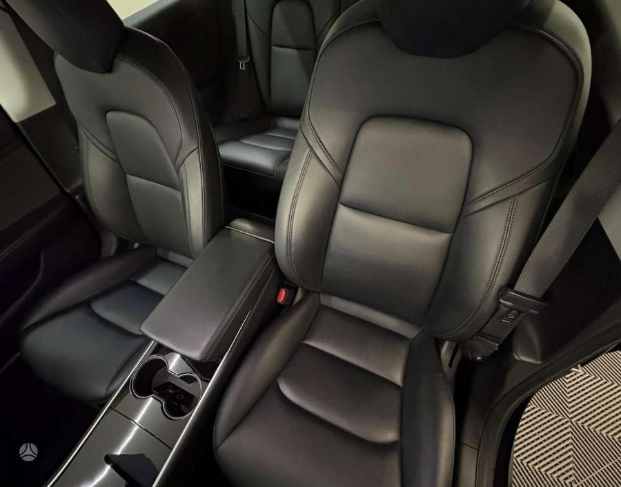 Black Tesla Model 3 2019 in Marijampole, with an engine capacity of 0.00 L and mileage of 102 thousand km for 20999 €, photo 27 on AUTOMOTO.COM.LV