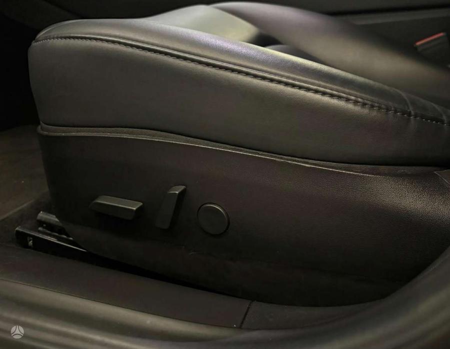 Black Tesla Model 3 2019 in Marijampole, with an engine capacity of 0.00 L and mileage of 102 thousand km for 20999 €, photo 29 on AUTOMOTO.COM.LV