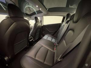 Black Tesla Model 3 2019 in Marijampole, with an engine capacity of 0.00 L and mileage of 102 thousand km for 20999 €, photo 31 on AUTOMOTO.COM.LV