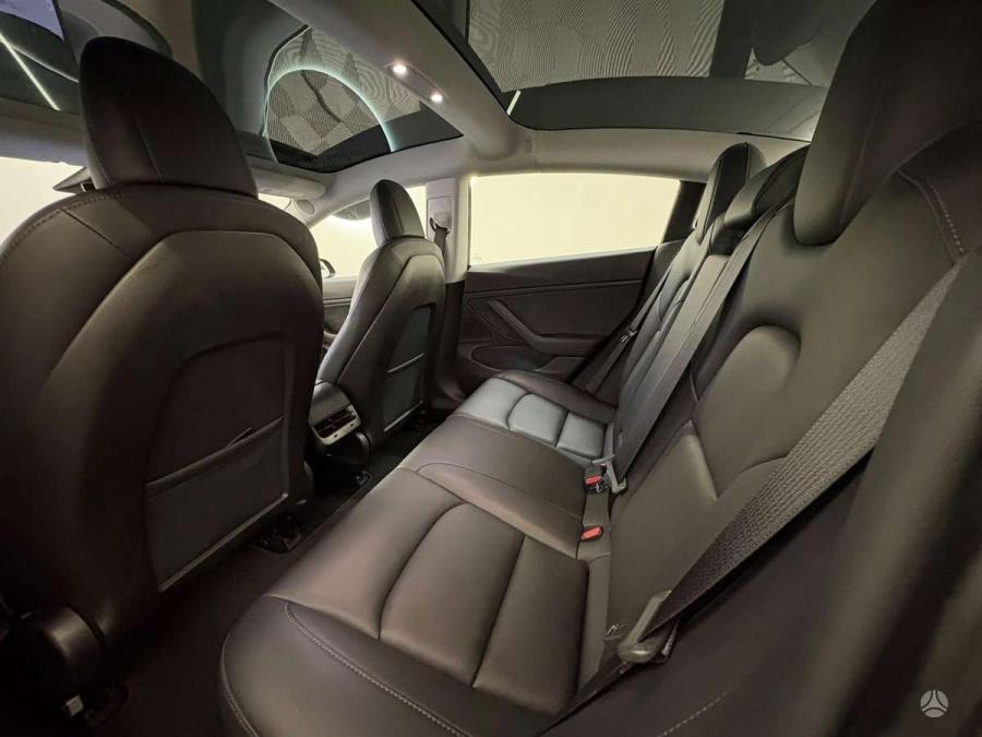 Black Tesla Model 3 2019 in Marijampole, with an engine capacity of 0.00 L and mileage of 102 thousand km for 20999 €, photo 31 on AUTOMOTO.COM.LV