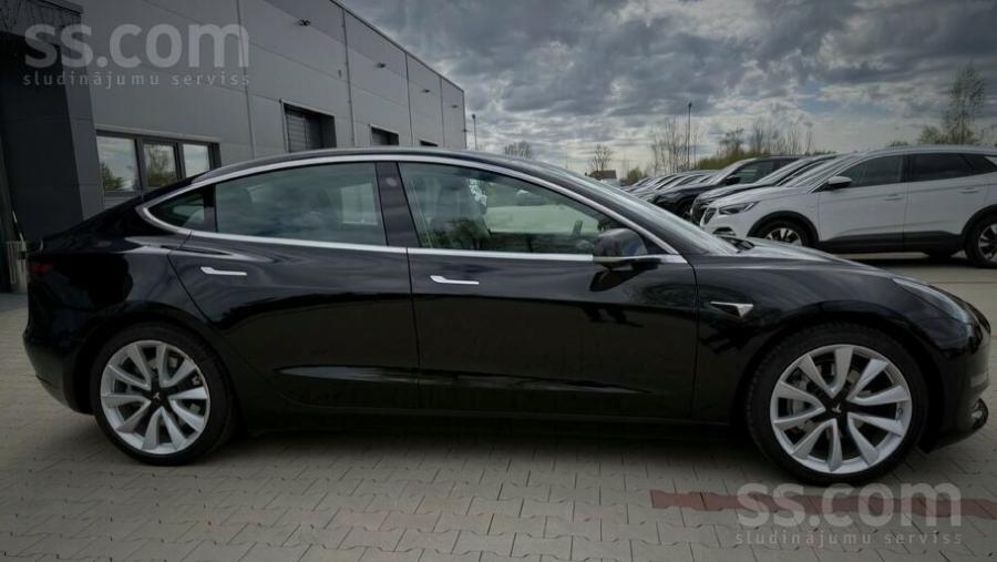 Melns Tesla Model 3 2020 Šauļi, ar dzinēja tilpumu 0.00 L un nobraukumu 40 tūkst. km par 21640 €, foto 3 vietnē AUTOMOTO.COM.LV