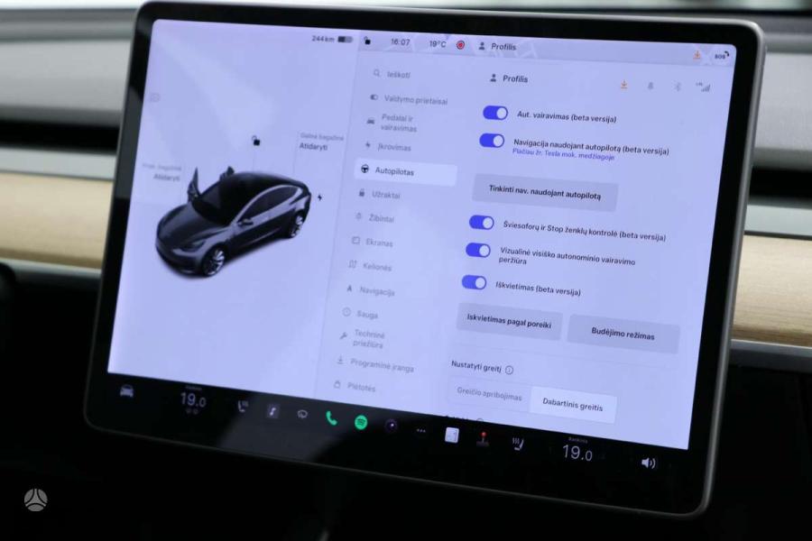 Black Tesla Model 3 2020 in Vilnius, with an engine capacity of 0.00 L and mileage of 89 thousand km for 23990 €, photo 17 on AUTOMOTO.COM.LV