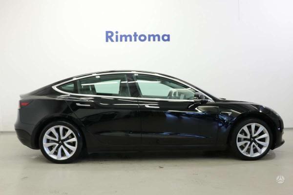 Black Tesla Model 3 2020 in Vilnius, with an engine capacity of 0.00 L and mileage of 89 thousand km for 23390 €, photo 4 on AUTOMOTO.COM.LV