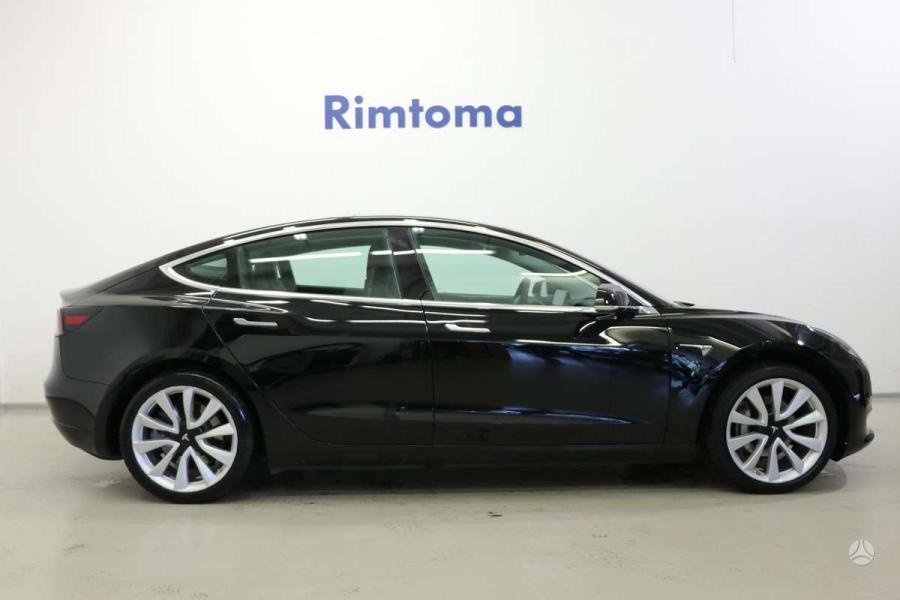 Melns Tesla Model 3 2020 Viļņa, ar dzinēja tilpumu 0.00 L un nobraukumu 89 tūkst. km par 23390 €, foto 5 vietnē AUTOMOTO.COM.LV