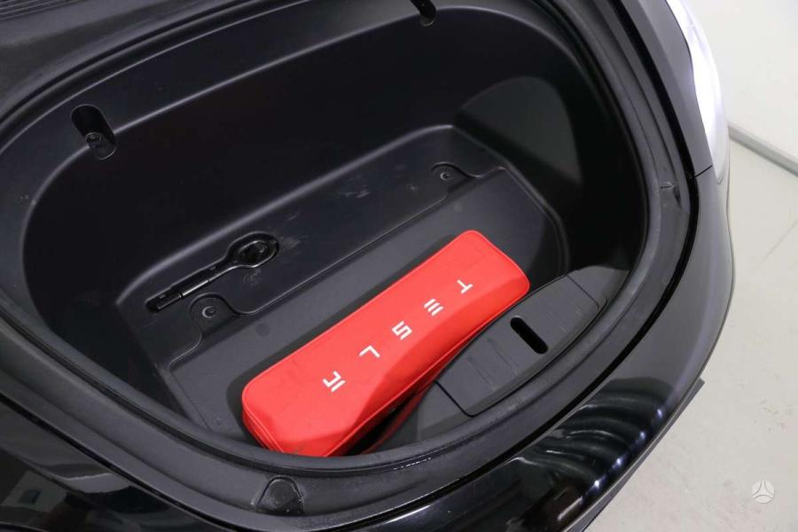 Melns Tesla Model 3 2020 Viļņa, ar dzinēja tilpumu 0.00 L un nobraukumu 89 tūkst. km par 23390 €, foto 7 vietnē AUTOMOTO.COM.LV
