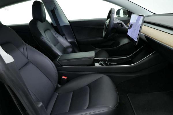 Black Tesla Model 3 2020 in Vilnius, with an engine capacity of 0.00 L and mileage of 89 thousand km for 23390 €, photo 9 on AUTOMOTO.COM.LV