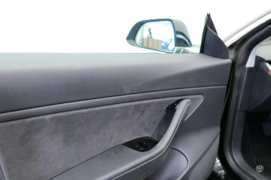 Melns Tesla Model 3 2020 Viļņa, ar dzinēja tilpumu 0.00 L un nobraukumu 89 tūkst. km par 22990 €, foto 13 vietnē AUTOMOTO.COM.LV