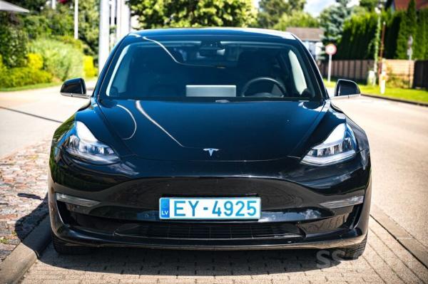 Черный Тесла Модель 3 2020 в Рига, объемом двигателя 0.00 л и пробегом 138 тыс. км за 23990 €, фото 2 на AUTOMOTO.COM.LV