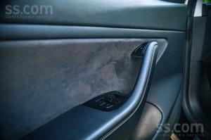 Melns Tesla Model 3 2020 Rīga, ar dzinēja tilpumu 0.00 L un nobraukumu 138 tūkst. km par 23990 €, foto 20 vietnē AUTOMOTO.COM.LV