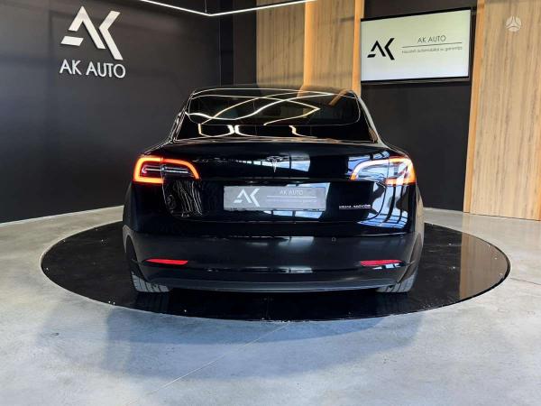 Black Tesla Model 3 2021 in Kaunas, with an engine capacity of 0.00 L and mileage of 33 thousand km for 29990 €, photo 11 on AUTOMOTO.COM.LV