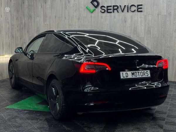 Black Tesla Model 3 2021 in Vilnius, with an engine capacity of 0.00 L and mileage of 67 thousand km for 24490 €, photo 4 on AUTOMOTO.COM.LV