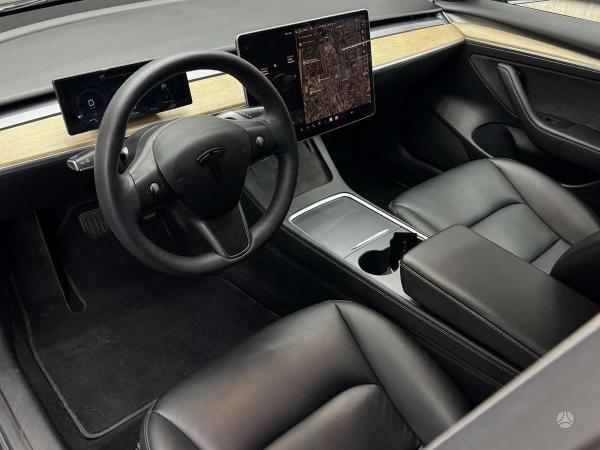 Black Tesla Model 3 2021 in Vilnius, with an engine capacity of 0.00 L and mileage of 67 thousand km for 24490 €, photo 8 on AUTOMOTO.COM.LV