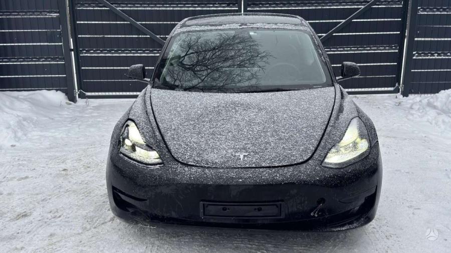 Melns Tesla Model 3 2021 Jonava, ar dzinēja tilpumu 0.00 L un nobraukumu 64 tūkst. km par 12900 €, foto 2 vietnē AUTOMOTO.COM.LV