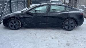 Melns Tesla Model 3 2021 Jonava, ar dzinēja tilpumu 0.00 L un nobraukumu 64 tūkst. km par 12900 €, foto 16 vietnē AUTOMOTO.COM.LV