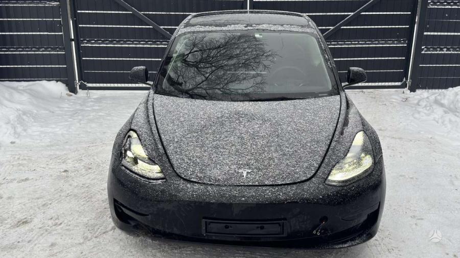 Black Tesla Model 3 2021 in Jonava, with an engine capacity of 0.00 L and mileage of 64 thousand km for 12650 €, photo 2 on AUTOMOTO.COM.LV