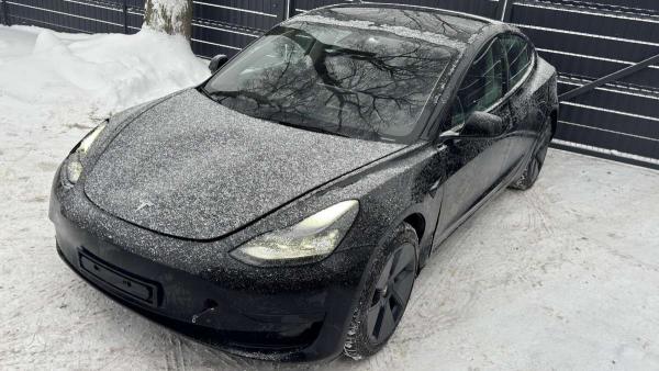 Melns Tesla Model 3 2021 Jonava, ar dzinēja tilpumu 0.00 L un nobraukumu 64 tūkst. km par 12650 €, foto 3 vietnē AUTOMOTO.COM.LV