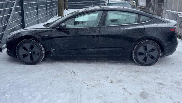 Melns Tesla Model 3 2021 Jonava, ar dzinēja tilpumu 0.00 L un nobraukumu 64 tūkst. km par 12650 €, foto 4 vietnē AUTOMOTO.COM.LV