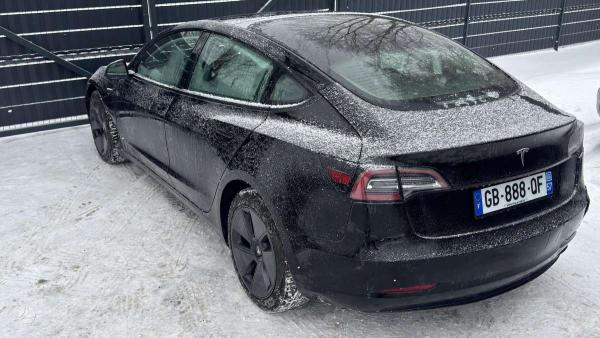 Melns Tesla Model 3 2021 Jonava, ar dzinēja tilpumu 0.00 L un nobraukumu 64 tūkst. km par 12650 €, foto 5 vietnē AUTOMOTO.COM.LV
