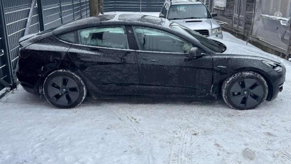 Melns Tesla Model 3 2021 Jonava, ar dzinēja tilpumu 0.00 L un nobraukumu 64 tūkst. km par 12650 €, foto 8 vietnē AUTOMOTO.COM.LV