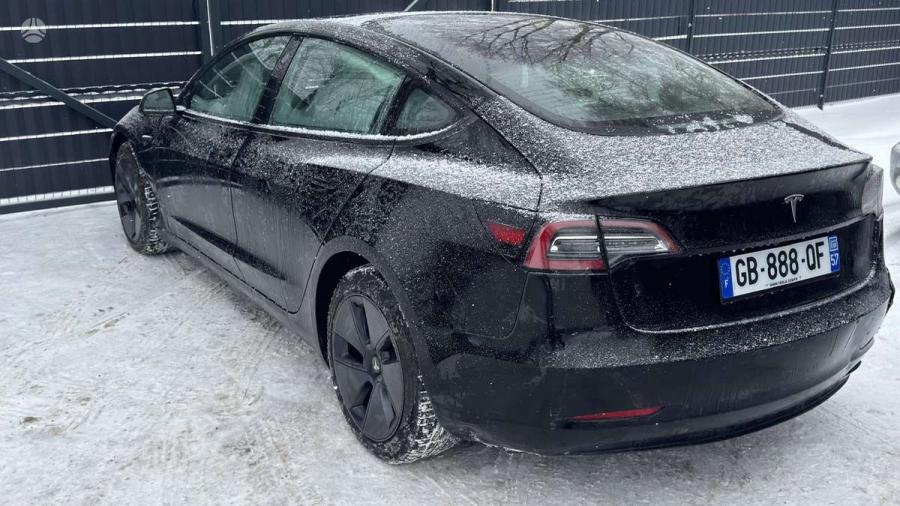 Black Tesla Model 3 2021 in Jonava, with an engine capacity of 0.00 L and mileage of 64 thousand km for 12650 €, photo 13 on AUTOMOTO.COM.LV