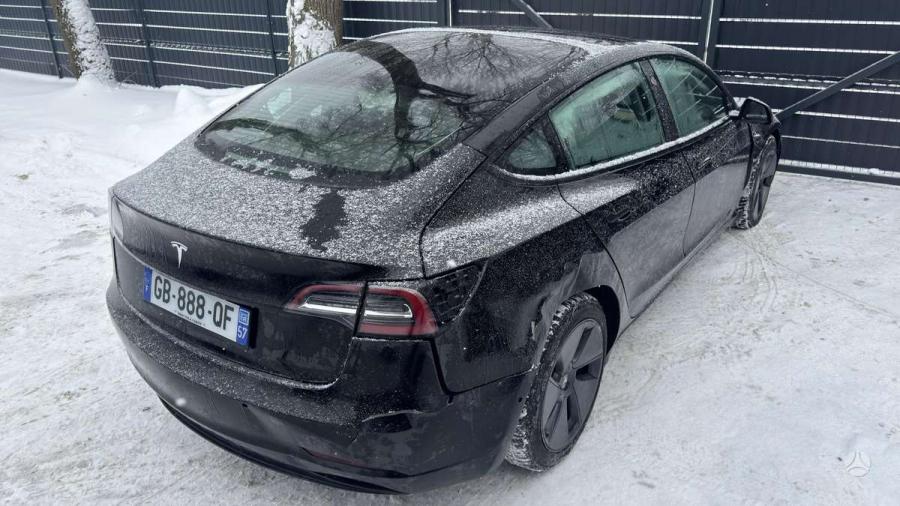 Black Tesla Model 3 2021 in Jonava, with an engine capacity of 0.00 L and mileage of 64 thousand km for 12650 €, photo 15 on AUTOMOTO.COM.LV