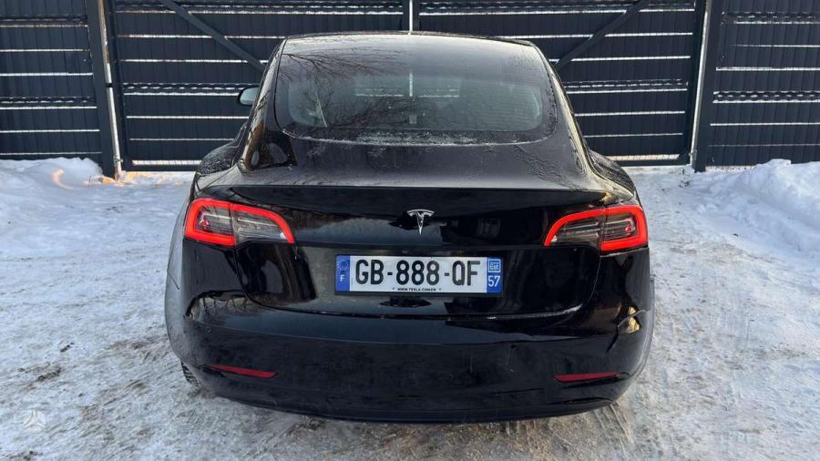 Black Tesla Model 3 2021 in Jonava, with an engine capacity of 0.00 L and mileage of 64 thousand km for 12400 €, photo 6 on AUTOMOTO.COM.LV